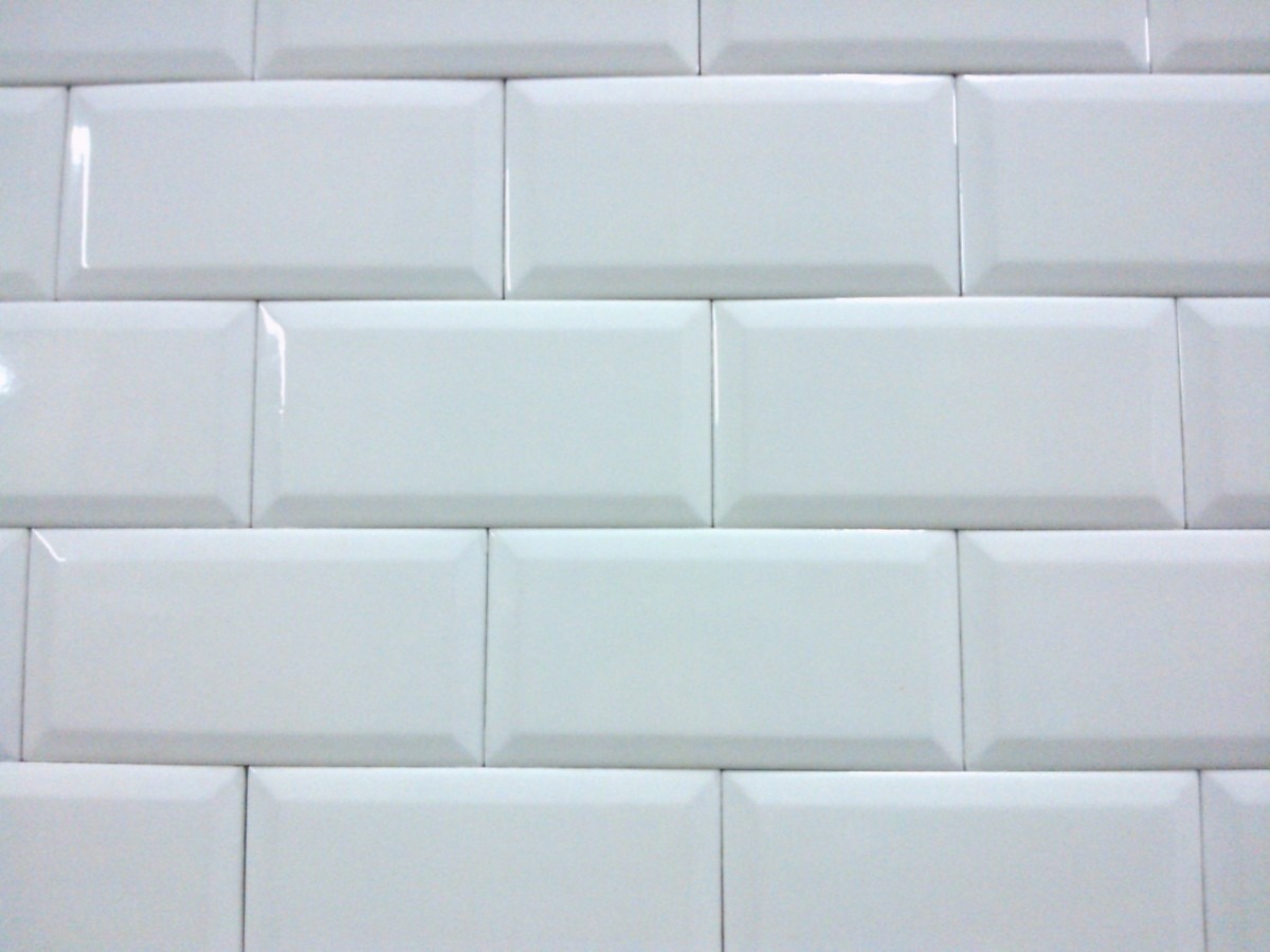 Azulejo metro blanco by Azulejos metro subway featured on Design Journal.